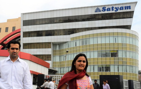 Employees Walking Out Satyam Computer Headquarters Editorial Stock ...