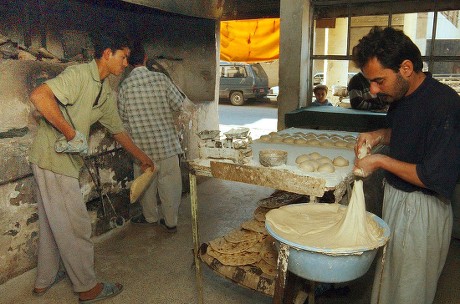 Baghdad Baker Waits Loaves Pita Bread Editorial Stock Photo - Stock ...