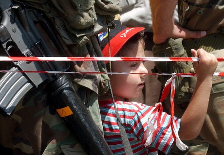 __COUNT__ Lebanon George Hawi Explosion - Jun 2005 Stock Pictures ...