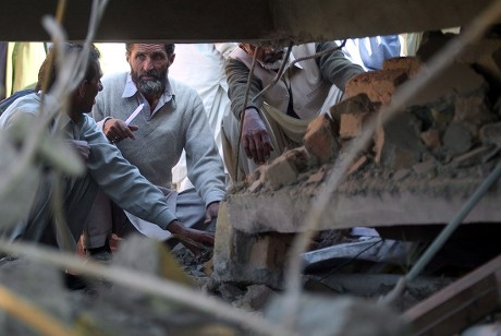 Kashmiri Men Dig Their Bare Hands Editorial Stock Photo - Stock Image ...