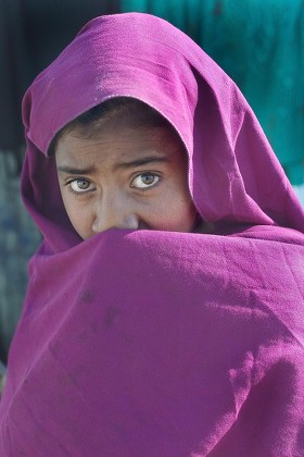 Pakistani Girl Takes Shelter Chilled Morning Editorial Stock Photo ...