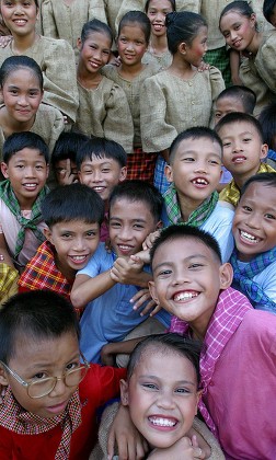 Filipino Children Dressed Native Costumes Give Editorial Stock Photo ...