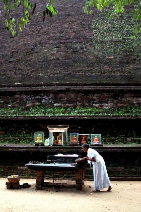 Sri Lankan Buddhist Devotee Pays Homage Editorial Stock Photo - Stock ...
