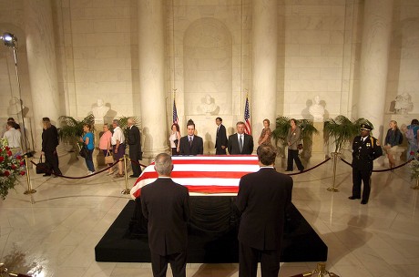 Members Public Pay Their Respects They Editorial Stock Photo - Stock ...