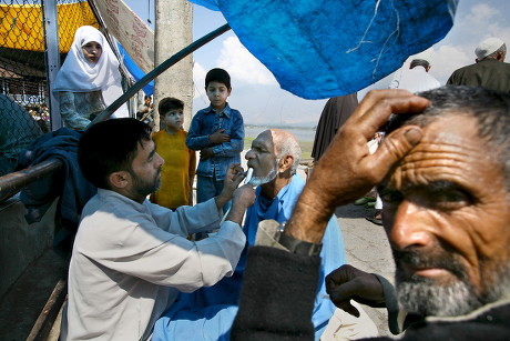 Kashmiri Muslim Gets His Beard Shaved Editorial Stock Photo - Stock ...