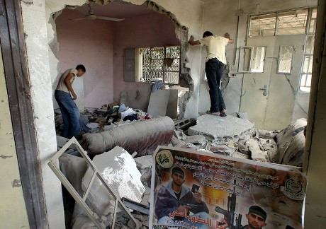 Palestinians Sift Through Clothes Personal Belongings Editorial Stock ...