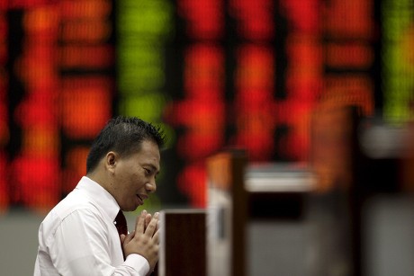 Filipino Trader Gestures Front Electronic Trading Editorial Stock Photo ...