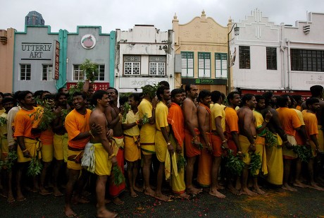Hindu Devotees Line Outside Temple Wait Editorial Stock Photo - Stock ...