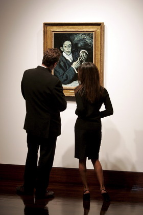 Members Media Look Pablo Picassos Portrait Editorial Stock Photo ...