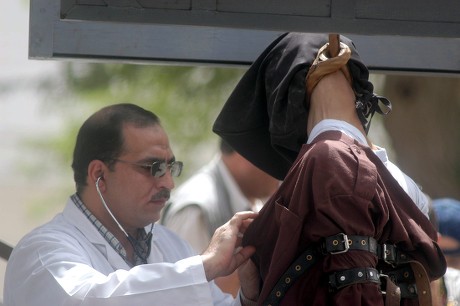 Kuwaiti Doctor Checks Heart Marzouq Alsaeed Editorial Stock Photo ...