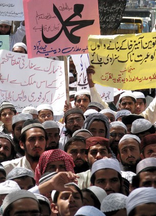 Supporters Islamic Party Majlisetahafuzekhatmenabowat Hold Signs ...