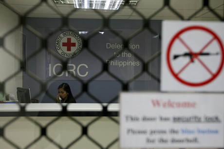 Filipino Staff Worker Takes Phonecall Country Editorial Stock Photo ...