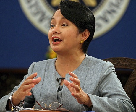 Philippine President Gloria Macapagal Arroyo Gestures Editorial Stock ...
