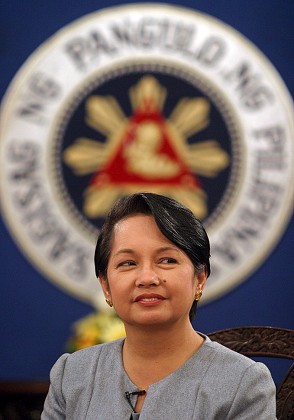 Philippine President Gloria Macapagal Arroyo Listens Editorial Stock ...
