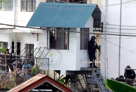 Filipino Elite Police On Assault Position Editorial Stock Photo - Stock ...