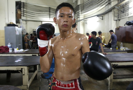 Thai Boxing Fighter Daopasuk Kiatbanyong Poses Editorial Stock Photo ...