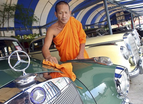 Thai Buddhist Monk Tends Mercedesbenz Mb300d Editorial Stock Photo ...