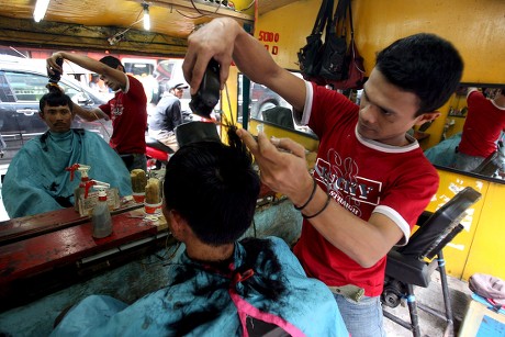 Indonesian Barber Uses Electric Razor He Editorial Stock Photo - Stock ...