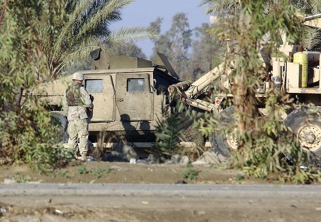 Us Soldiers Remove Damage Us Humvee Editorial Stock Photo - Stock Image ...