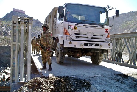 Pakistani Army Soldiers Stand Guard On Editorial Stock Photo - Stock ...