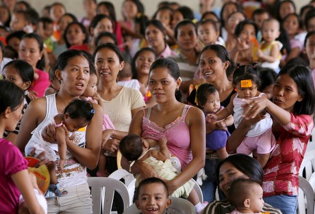 Hundreds Filipino Mothers Breastfeed Their Babies Editorial Stock Photo ...