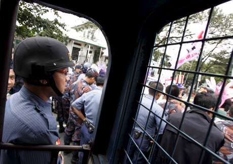 Filipino Riot Police Block Protesters Marching Editorial Stock Photo ...