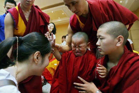 Fouryearold Nepalese Buddhist Monk Tenzin Phuntsok Editorial Stock ...