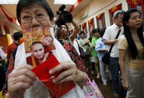 Devotee Holds Photo Fouryearold Nepalese Buddhist Editorial Stock Photo ...