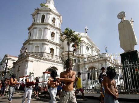 Filipino Catholic Penitents Conduct Selfflagellation Outside Editorial ...