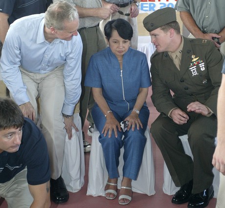 Philippine President Gloria Macapagalarroyo C Listens Editorial Stock ...