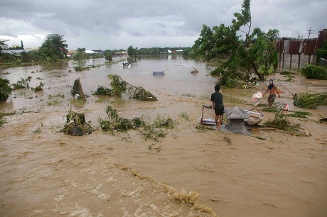 Filipino Villagers Examine Their Belongings After Editorial Stock Photo ...