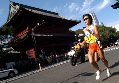 Japanese Runner Naoko Takahashi Runs Past Editorial Stock Photo - Stock ...