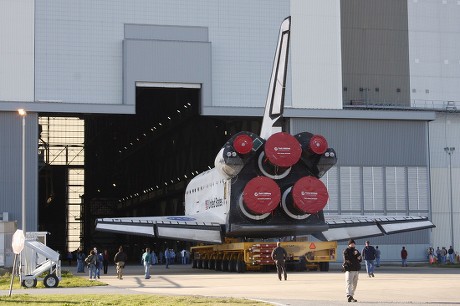 Workers Move Space Shuttle Endeavour Orbiter Editorial Stock Photo ...