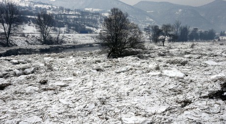 __COUNT__ imágenes de Floes on Bosna river in Janjevci, Bosnia And ...