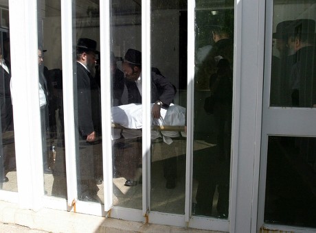 Rabbis Prepare Covered Body Nava Applebaum Editorial Stock Photo ...