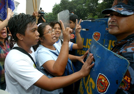 Filipino Riot Police Block Protesters Marching Editorial Stock Photo ...
