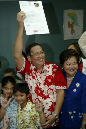 Surrounded By Family Members Former Philippine Editorial Stock Photo ...