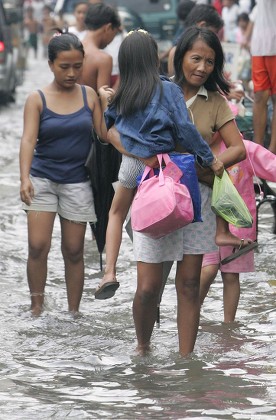 FILIPINO STUDENTS WADE THROUGH FLOODED STREETS Editorial Stock Photo - Stock Image | Shutterstock