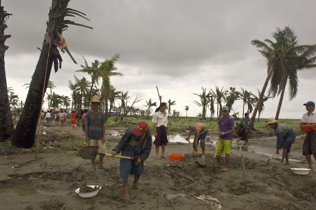 Aftermath of Cyclone Nargis, Burma - Jun 2008 Stock Pictures, Editorial ...