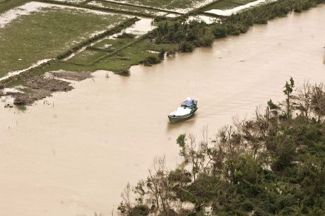Aftermath of Cyclone Nargis, Burma - Jun 2008 Stock Pictures, Editorial ...