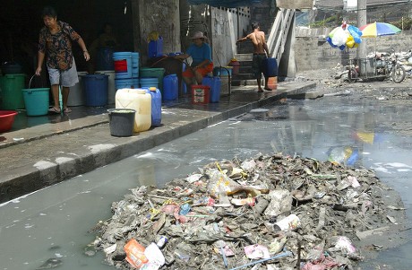 Filipinos Fill Their Containers Water Public Editorial Stock Photo ...