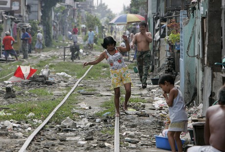 Filipino Informal Settlers Residing Along Railroad Editorial Stock ...