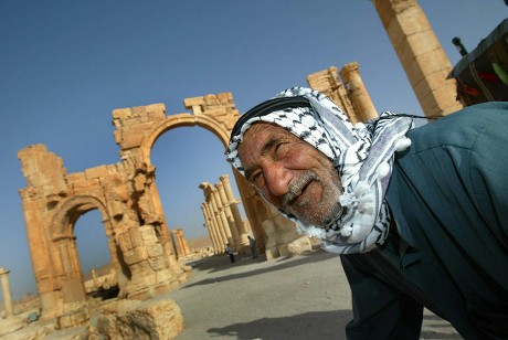 Syrian Bedouin Wearing Traditional Kefiyya Headdress Editorial Stock ...
