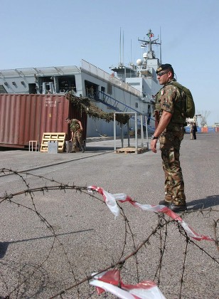 9 Soldiers guarding platform Stock Pictures, Editorial Images and Stock ...