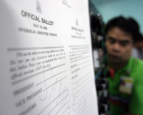 Mik01 20040202 Manila Philippines Sample Ballot Editorial Stock Photo ...