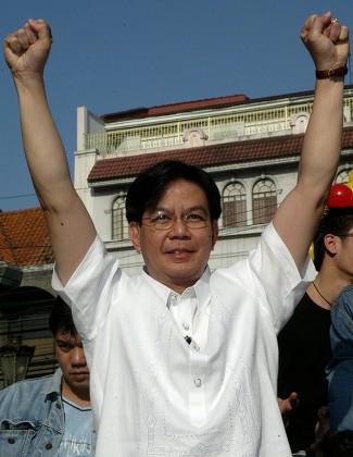 Philippine Senator Panfilo Lacson R Raises - Foto de stock de contenido ...
