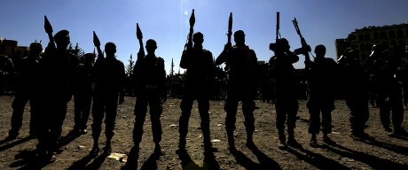 Houthi Fighters Carry Rpg7 Rocketpropelled Grenade Editorial Stock ...
