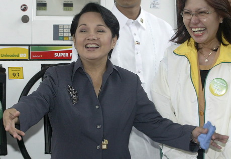 Philippine President Gloria Macapagal Arroyo Gestures Editorial Stock ...