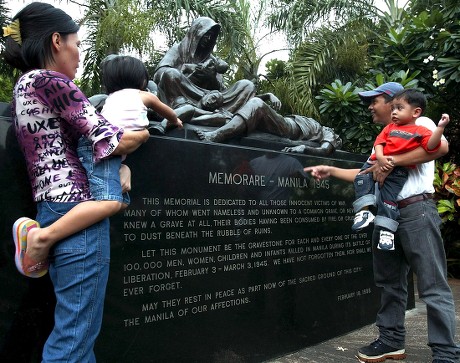 Filipino Family Views War Memorial Monument Editorial Stock Photo ...