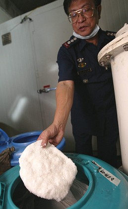 Filipino Police Officer Shows Portion 1 Editorial Stock Photo - Stock ...